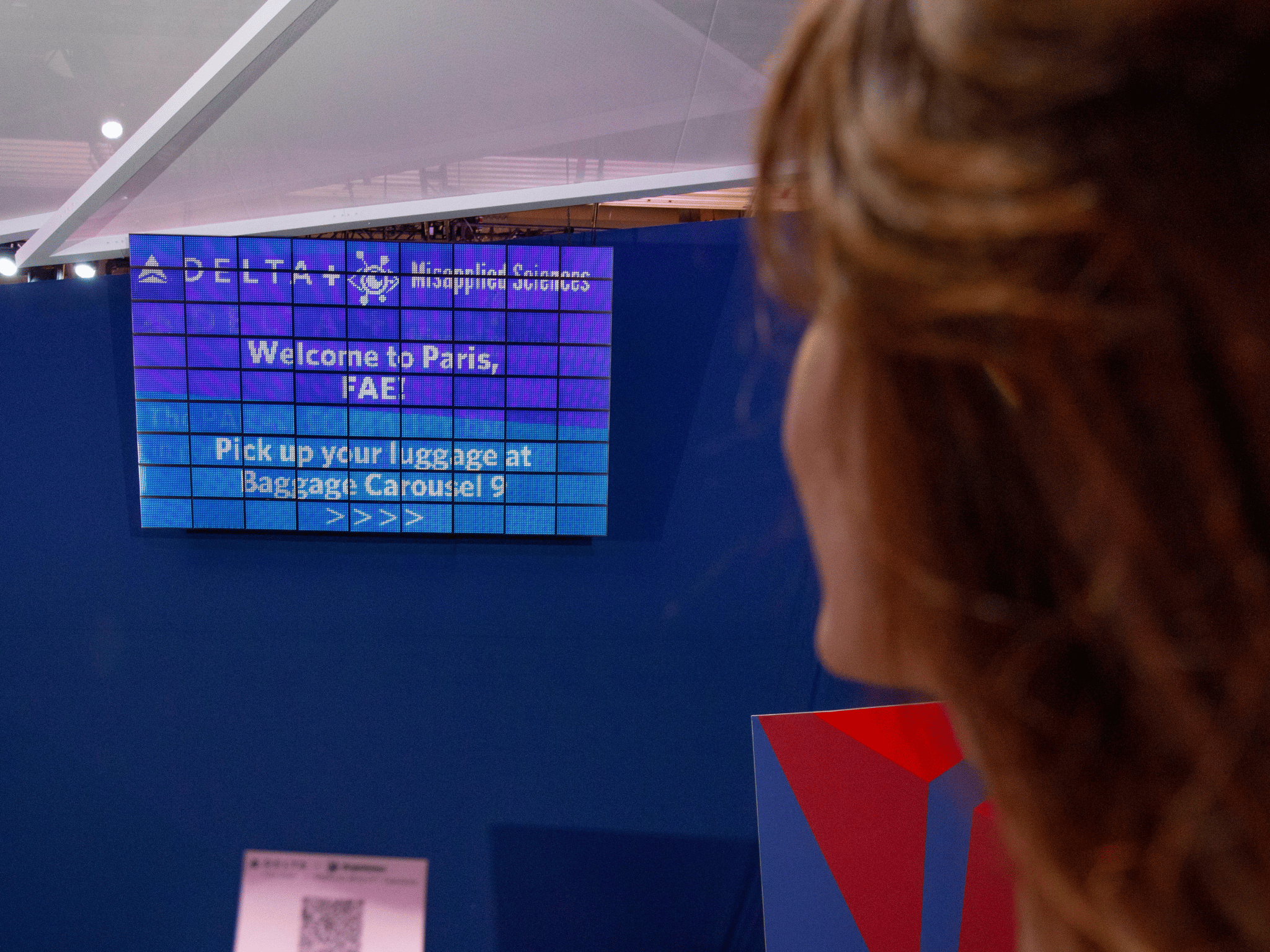 Delta teases airport screen with face biometrics for each viewer’s ...